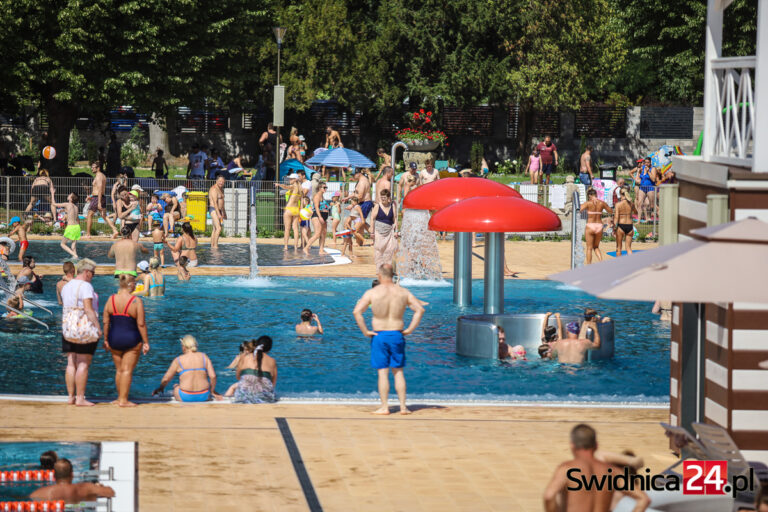 Przebudowa basenu letniego. Wykonawca domagał się dodatkowych czterech milionów złotych ...