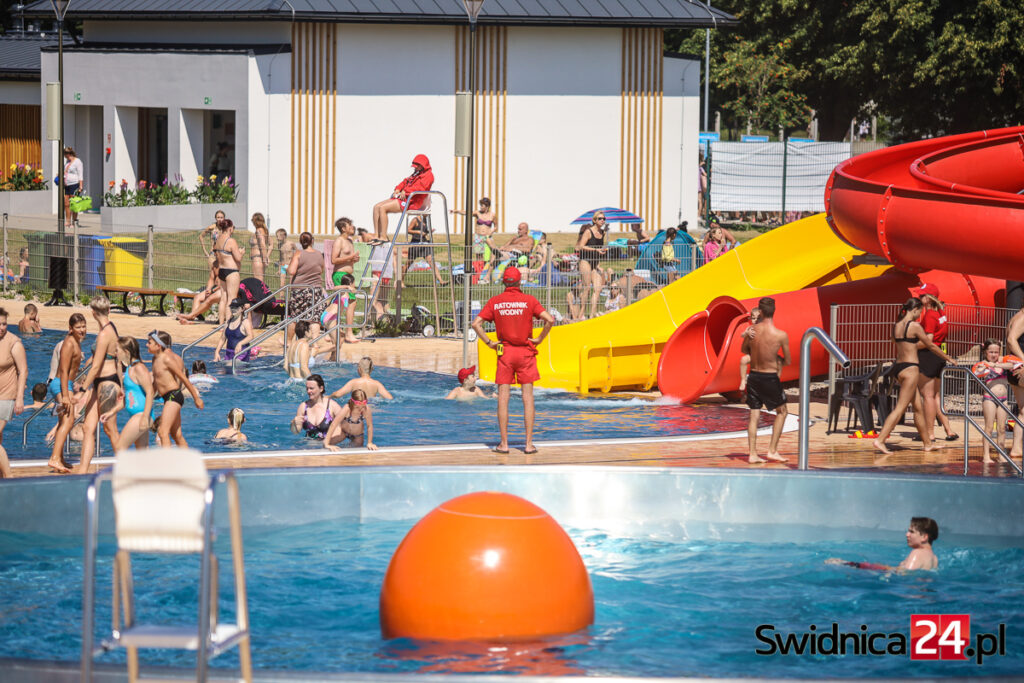 Przebudowa basenu letniego. Wykonawca domagał się dodatkowych czterech milionów złotych ...