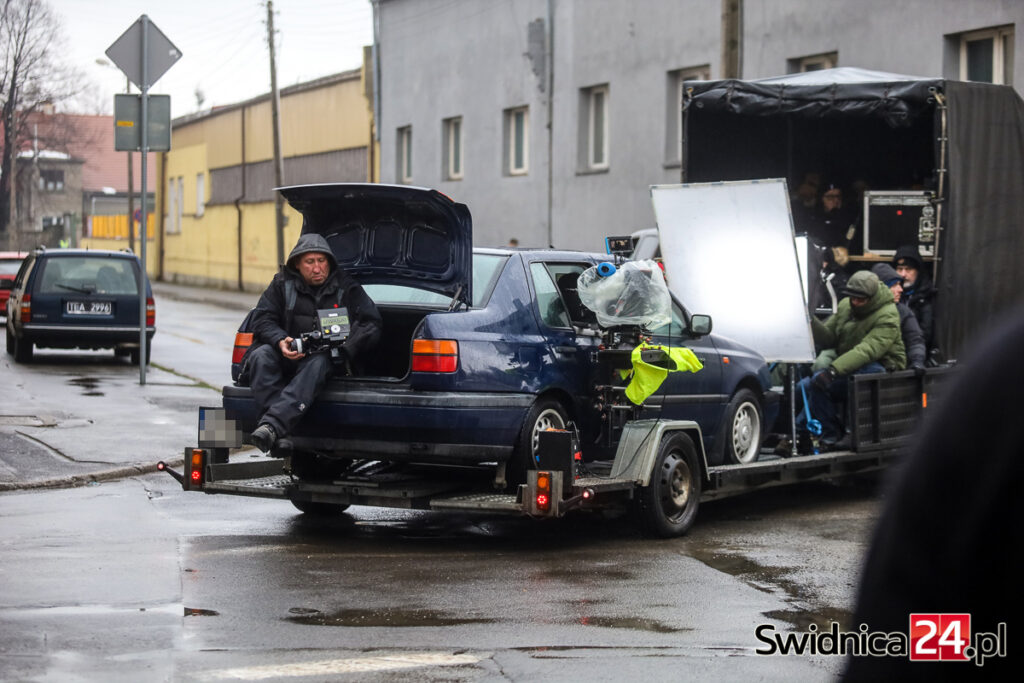 Dwa plany zdjęciowe w Świdnicy. Kręci się trzeci sezon serialu „Rojst ...