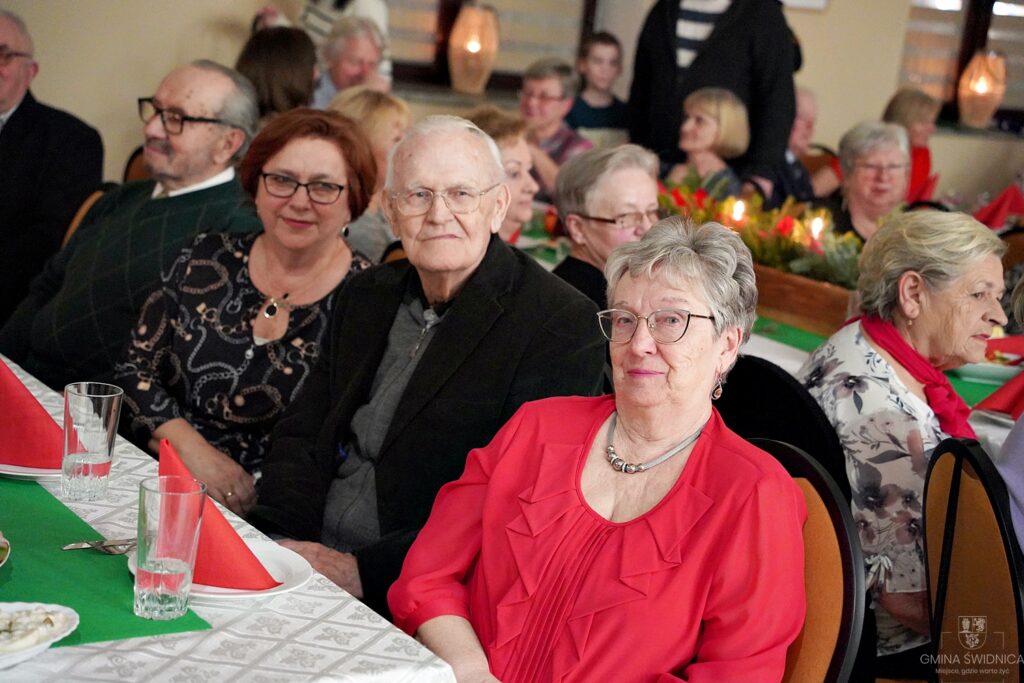 „Wiek to tylko liczba”. Pełne energii spotkanie seniorów w Pszennie [FOTO] - Swidnica24.pl ...