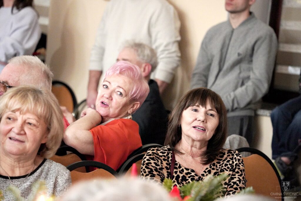 „Wiek to tylko liczba”. Pełne energii spotkanie seniorów w Pszennie [FOTO] - Swidnica24.pl ...