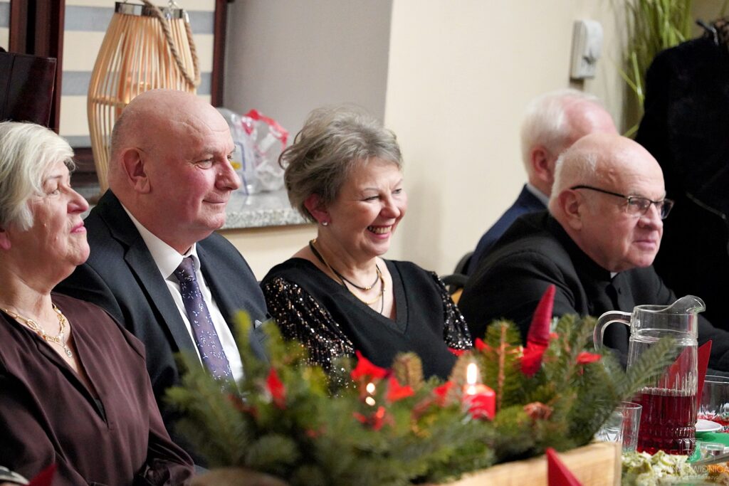 „Wiek to tylko liczba”. Pełne energii spotkanie seniorów w Pszennie [FOTO] - Swidnica24.pl ...