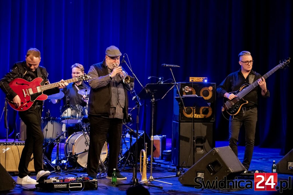 Legendarny trębacz Randy Brecker wystąpił w Świdnicy. Znakomity koncert ...