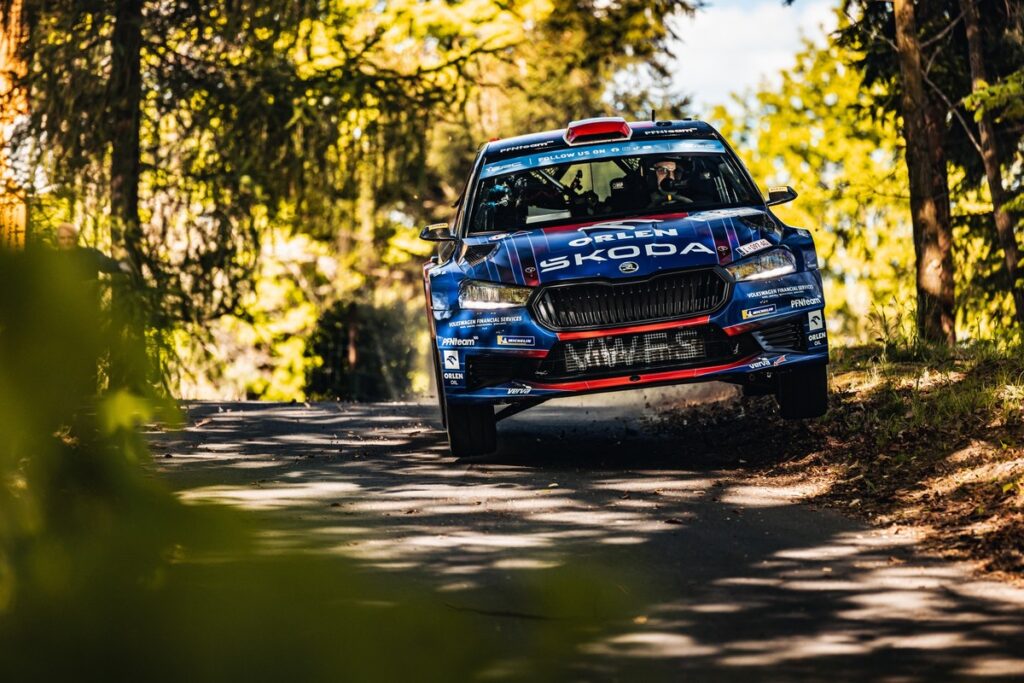 Trwa rajdowe show. Kapitalne trzy odcinki w wykonaniu załogi Marczyk / Gospodarczyk [WYNIKI ...