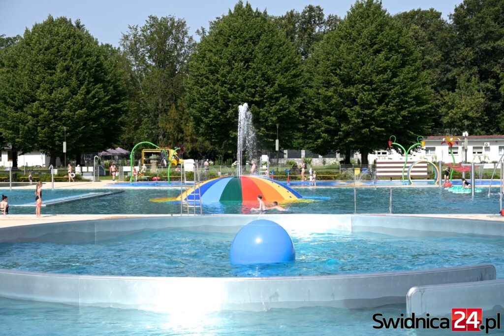 Basen letni otwarty, pływalnie kryte rozpoczną przerwę [FOTO] - Swidnica24.pl - wydarzenia ...