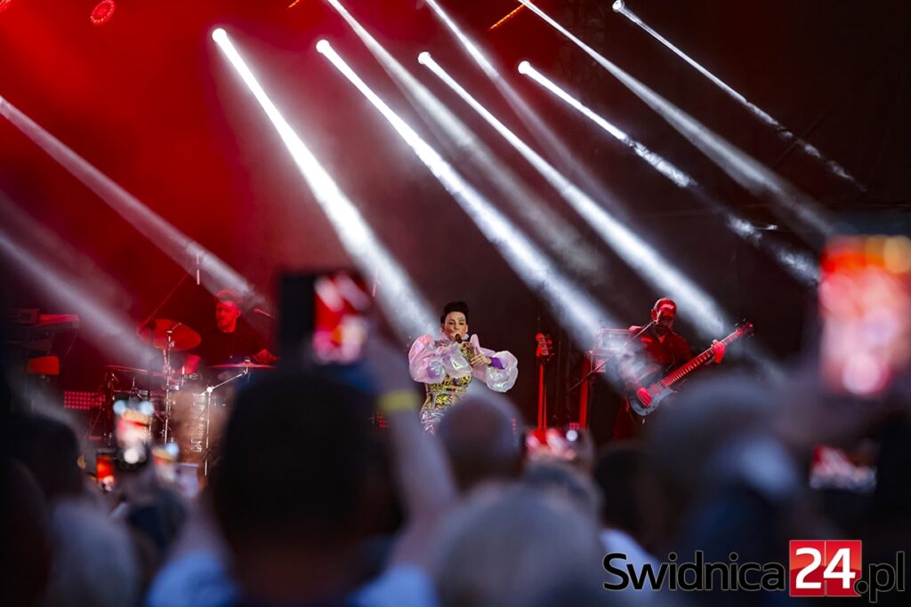 Wielkie tłumy na Dniach Świdnicy. Fantastyczny koncert Chylińskiej na rozpoczęcie [DUŻO ZDJĘĆ ...
