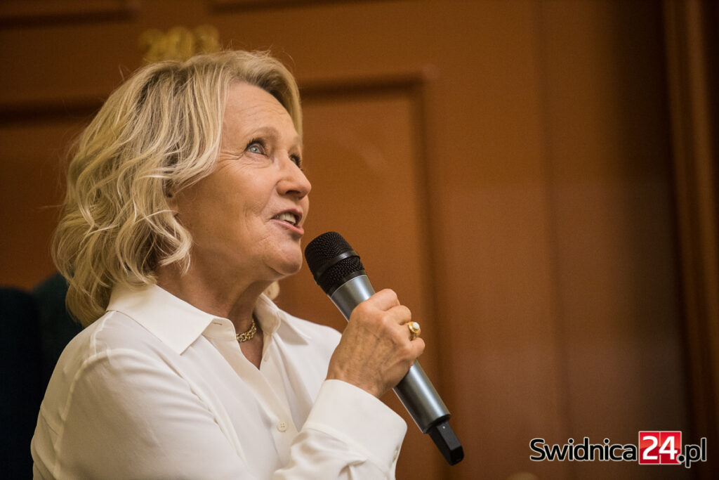 Szczerze o życiu i karierze. Znana aktorka Maria Pakulnis w Świdnicy ...