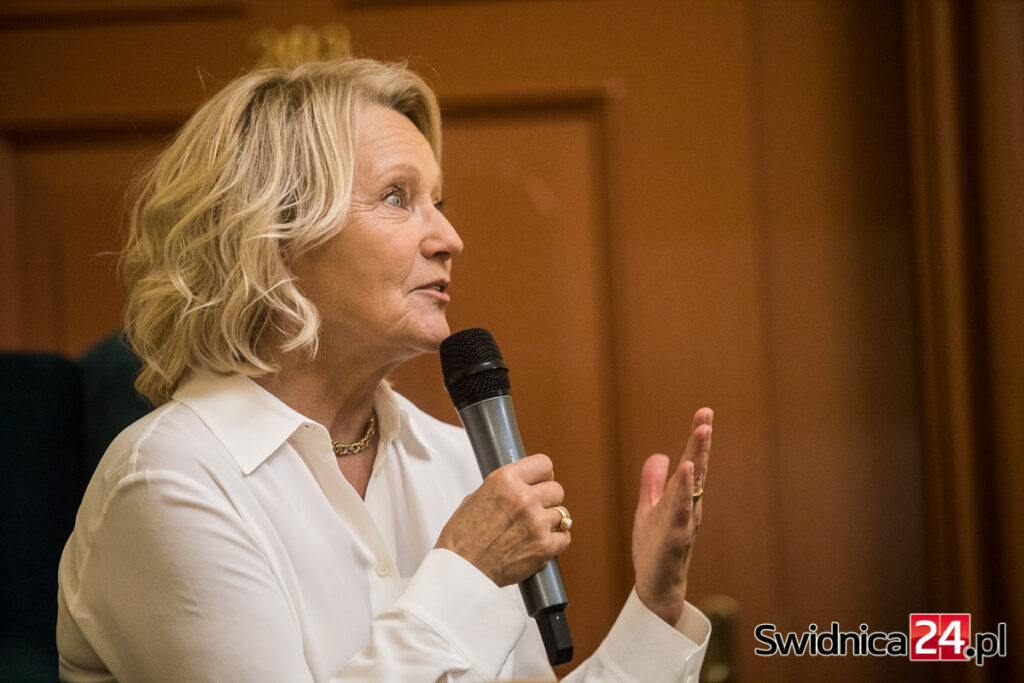 Szczerze o życiu i karierze. Znana aktorka Maria Pakulnis w Świdnicy ...
