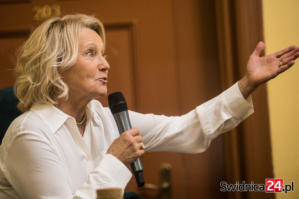 Szczerze o życiu i karierze. Znana aktorka Maria Pakulnis w Świdnicy ...