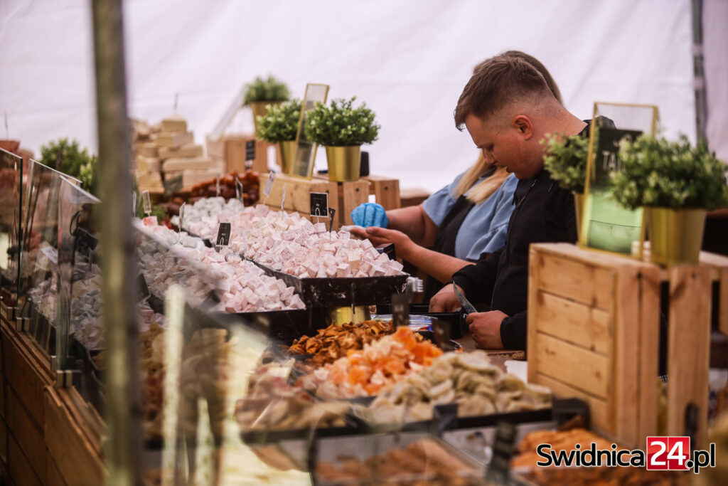 Świdnica stała się miastem czekolady i słodyczy. Rozpoczął się Festiwal ...