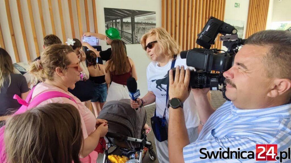 Pierwsi chętni do plażowania i kąpieli. Letni basen w Świdnicy otwarty [FOTO/VIDEO] - Swidnica24 ...